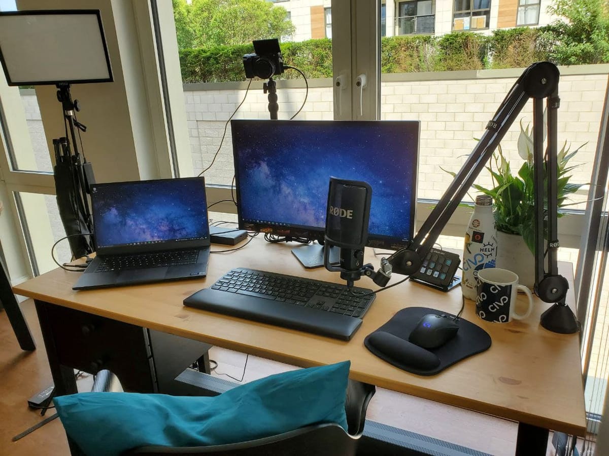 My Desk Setup With Links Anais Urlichs